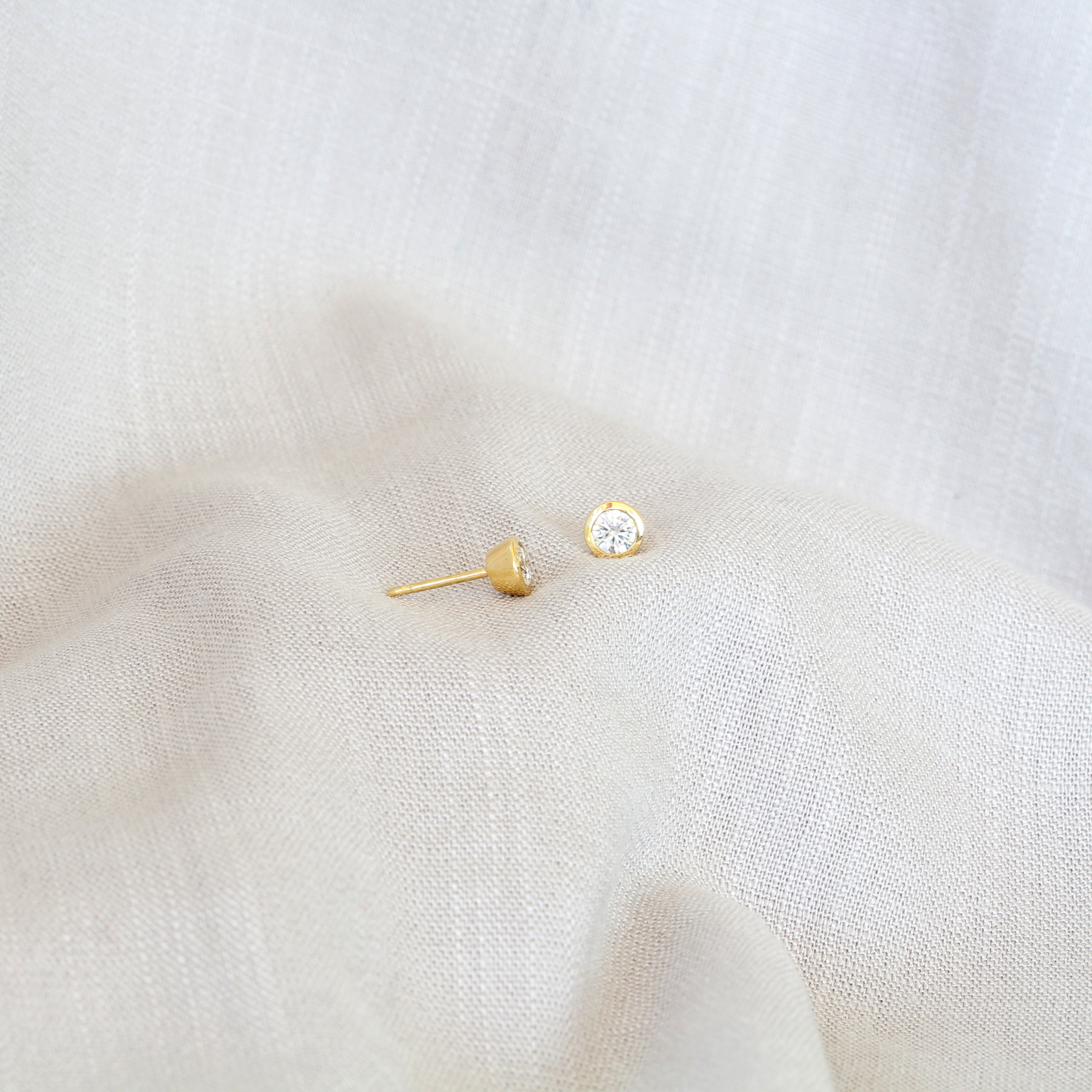 18ct Yellow Gold Tube Set Earrings – Daneel Diamond Manfacturers
